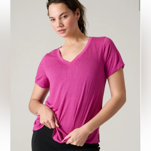 Athleta | Tops | Nwot Athleta Breezy Scoop V Tee Size Medium | Poshmark